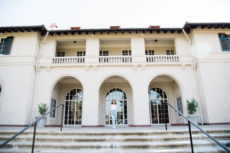 5 Simple Poses for Senior Photos - mindywebb.com