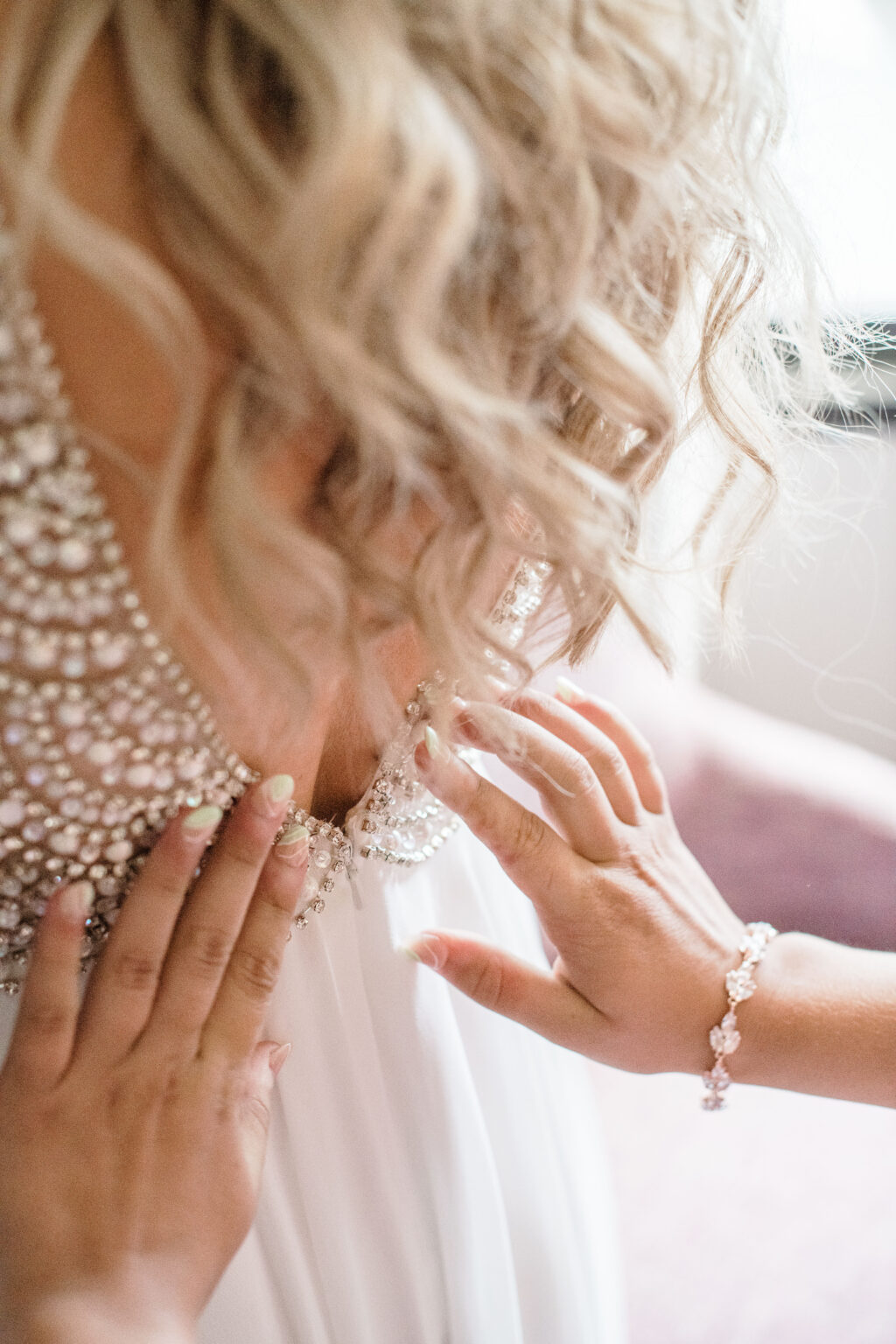 5 Easy Tips for a Stress-Free Wedding Day - mindywebb.com